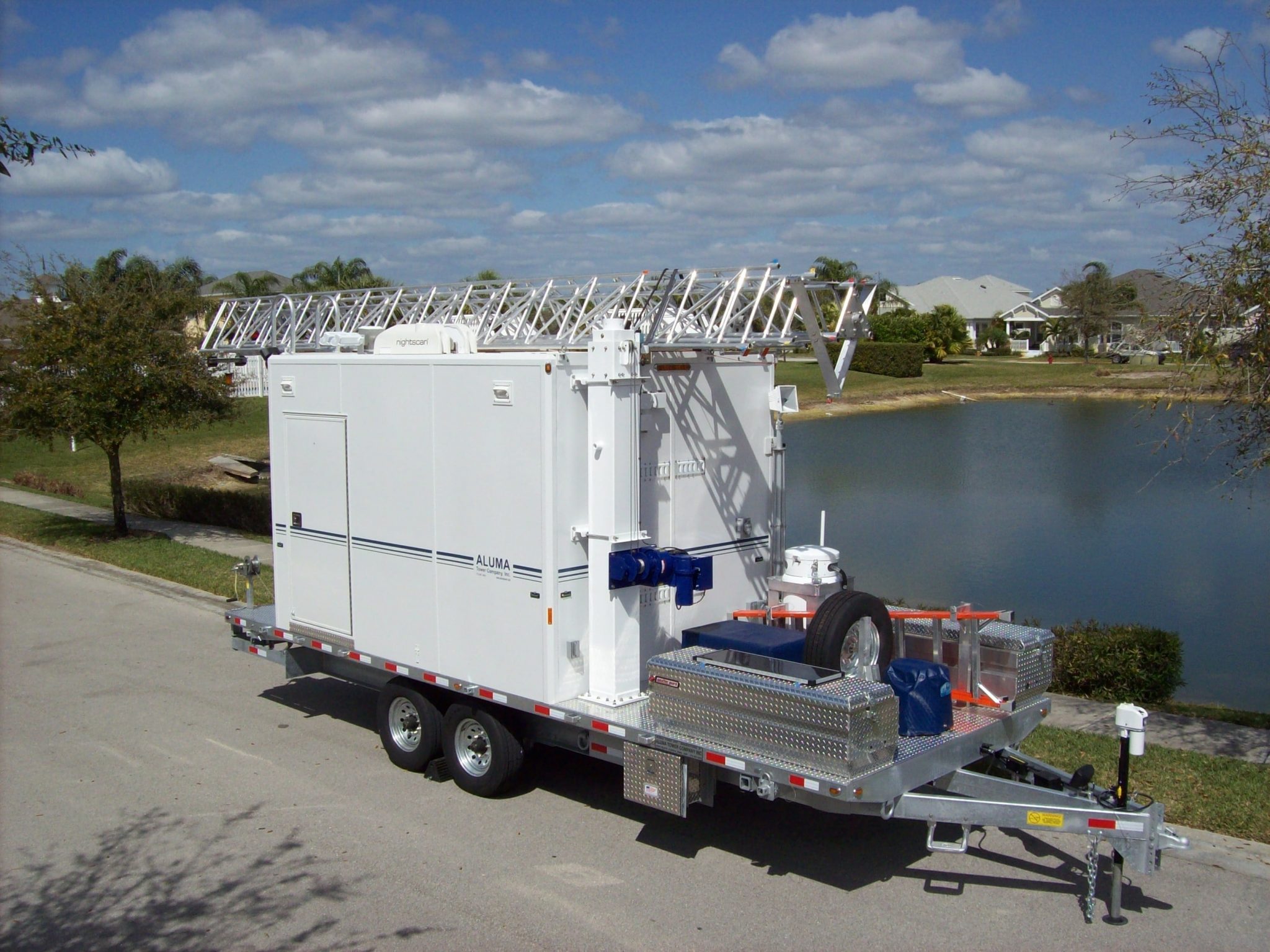 S812: Cell On Wheels (COW) | Aluma Tower Company